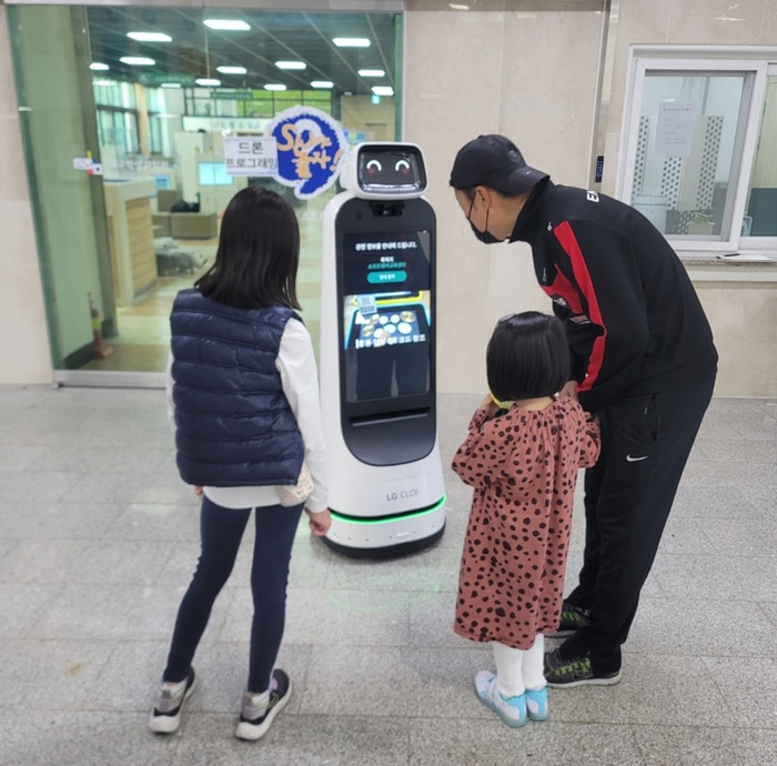 신기한 AI로봇 도슨트 대구창의융합교육원에서 만나요 대한경제