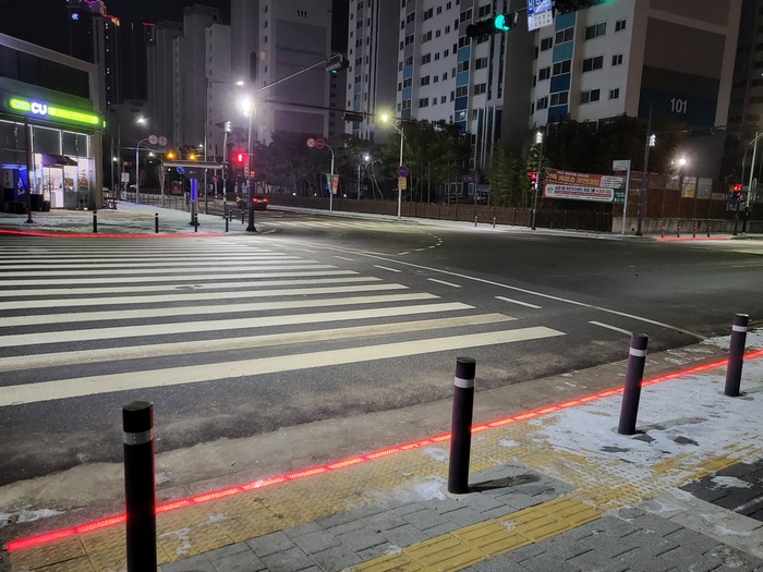 천안역세권 도시재생 뉴딜사업 LED바닥형 보행신호등 설치