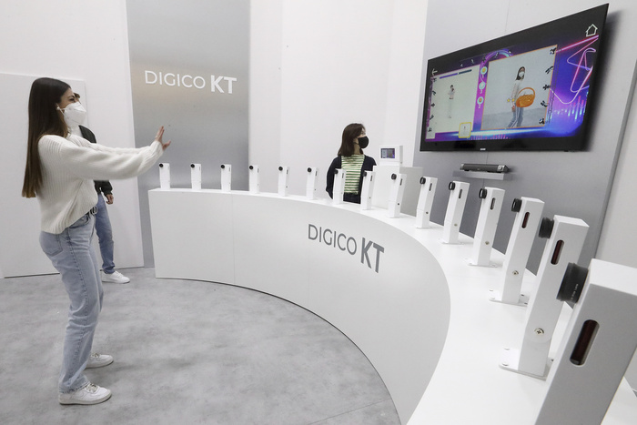 KT, MWC22서 AI 영상분석 기반 ‘리얼 댄스’ 서비스 공개 - 대한경제