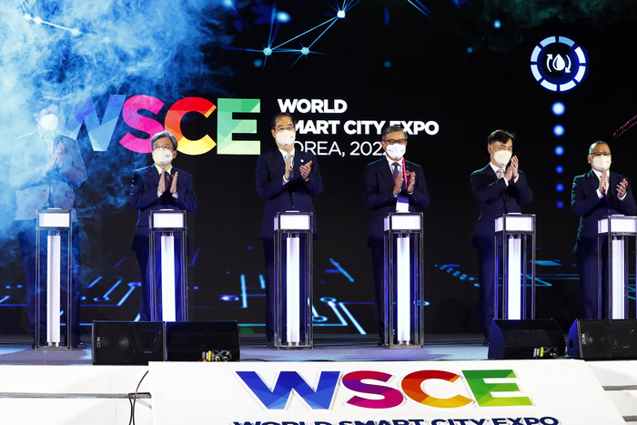 [포토] ‘2022 월드 스마트시티 엑스포(WSCE)’ 참석한 한덕수 총리