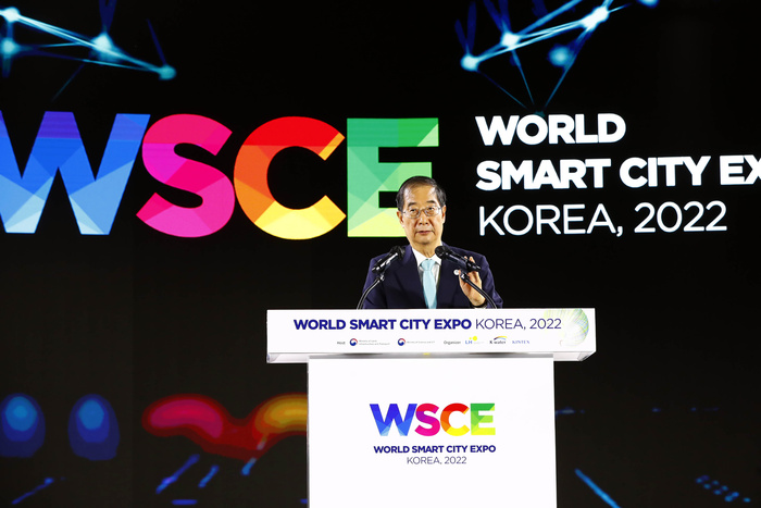 [포토] ‘2022 월드 스마트시티 엑스포(WSCE)’ 참석한 한덕수 총리