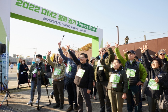 2022 디엠지 런(DMZ RUN) 평화 걷기 대회 개최 - 대한경제