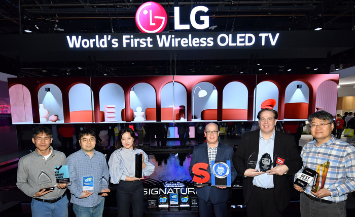 [CES2023]LG 올레드 TV, CES 공식 어워드 ‘최고 제품’ 등극 - 대한경제