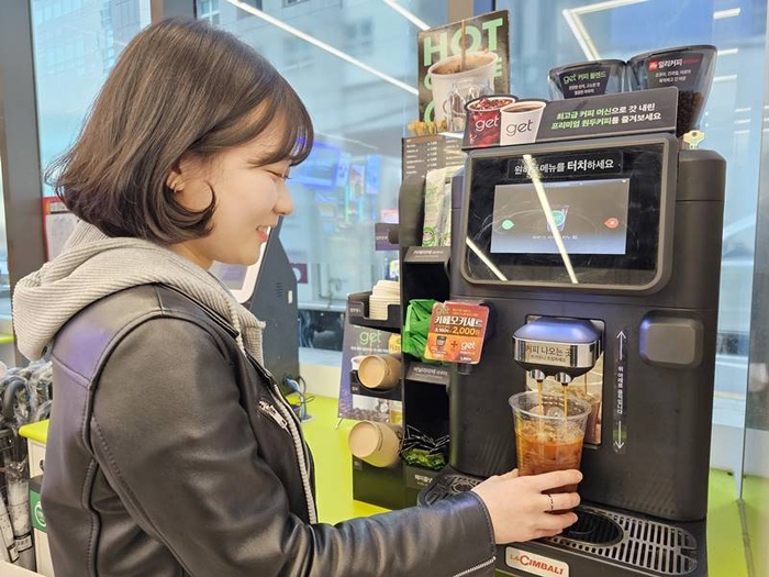 CU, GET커피 100원 인하…30% 할인ㆍ무료쿠폰 제공도 - 대한경제