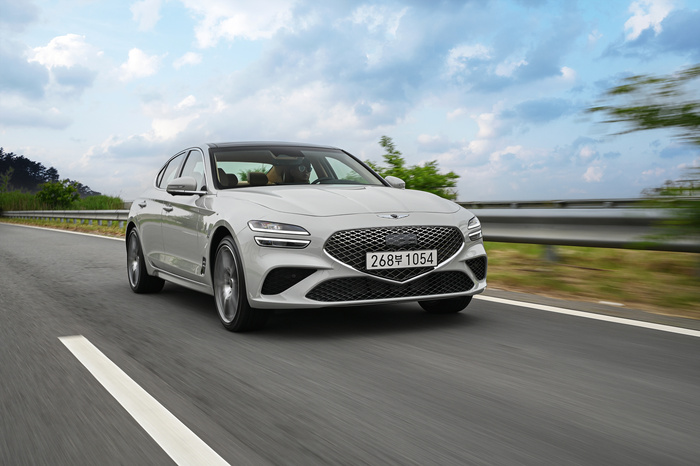 “더 강력해졌다”…준중형 스포츠세단 제네시스 G70 - 대한경제