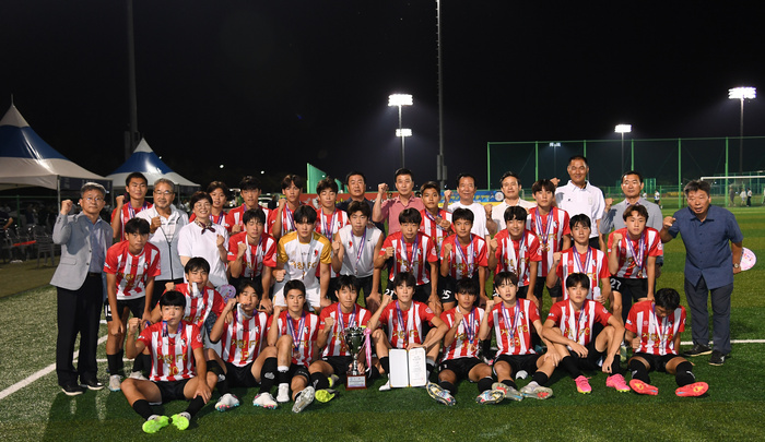 거창FC U-18 2023 추계 전국고등학교축구대회 4강전 아쉬운 석패 - 대한경제