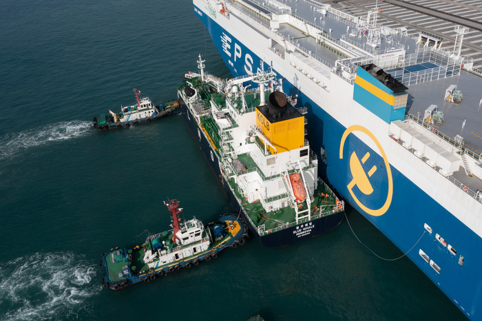부산항 최초 LNG 벙커링 실증사업 성공 - 대한경제