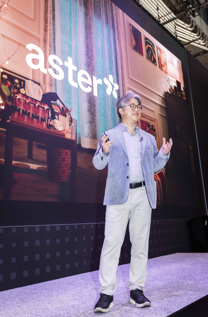 [CES 2025] 정석근 SKT 부사장, AI 에이전트 ‘에스터’ 첫 공개 - 대한경제