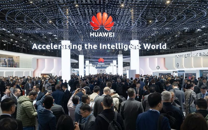 [MWC 25] 화웨이, 통신사 AI 전환 돕는 설루션 선보여 - 대한경제