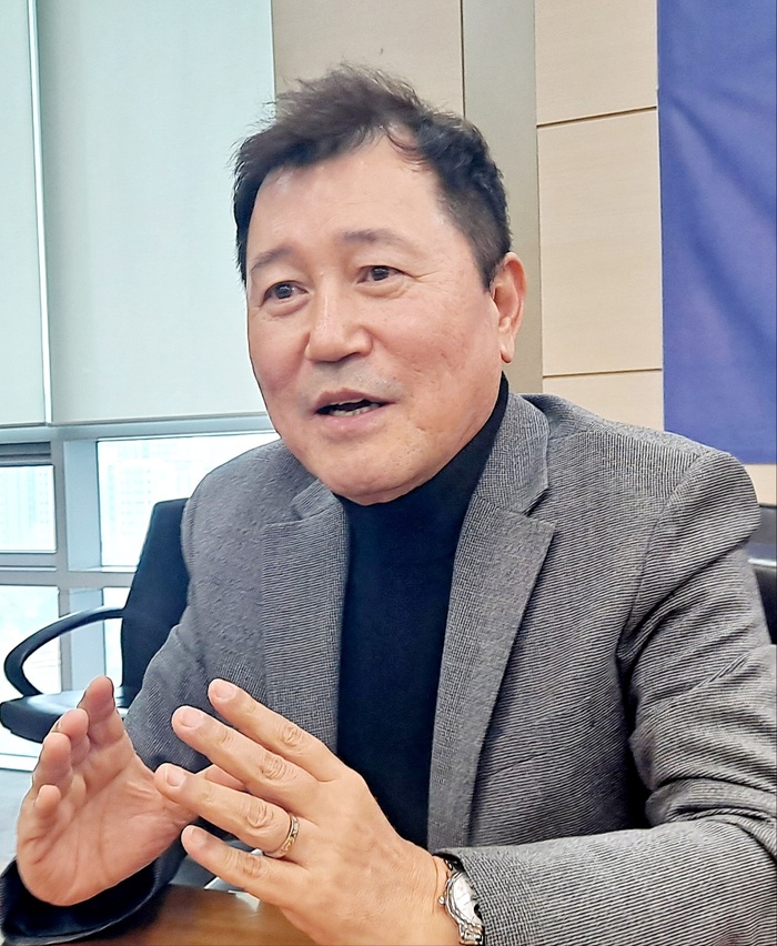 [산업계 숨고] 유리기판 시장 선점 나선 DMS… ‘3분의 1 가격’으로 日 넘는다 - 대한경제